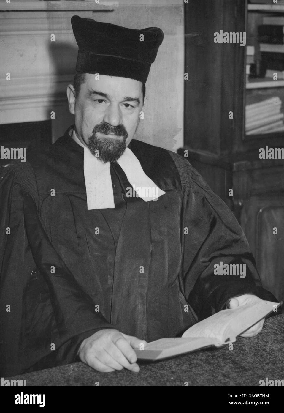 Empire's new chief rabbi keeps up his classes. Photo Shows: Dr. Israel ...