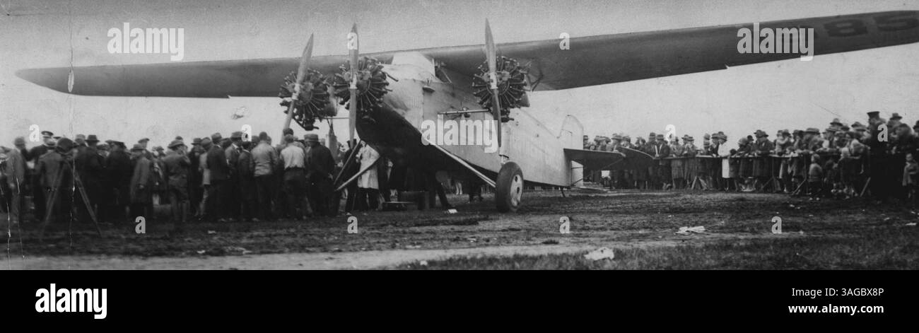 Aircraft - Southern Cross Aviation. November 07, 1952 Stock Photo - Alamy