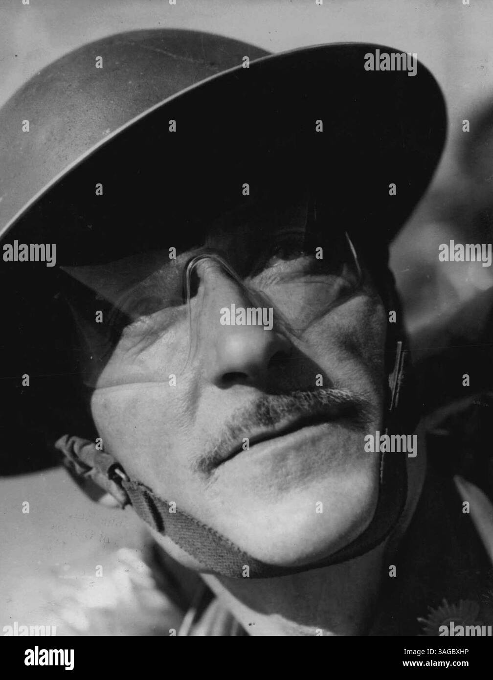 Anti-Gas School. Special eye protectors of celluloid worn by Australian ...