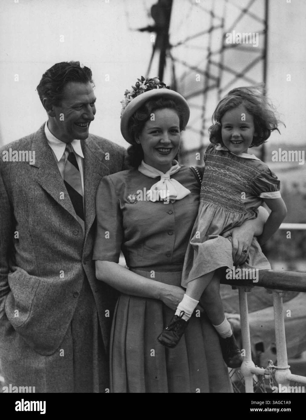 Phyllis Calvert Leaves for Hollywood. Picture Shows: Phyllis Calvert ...