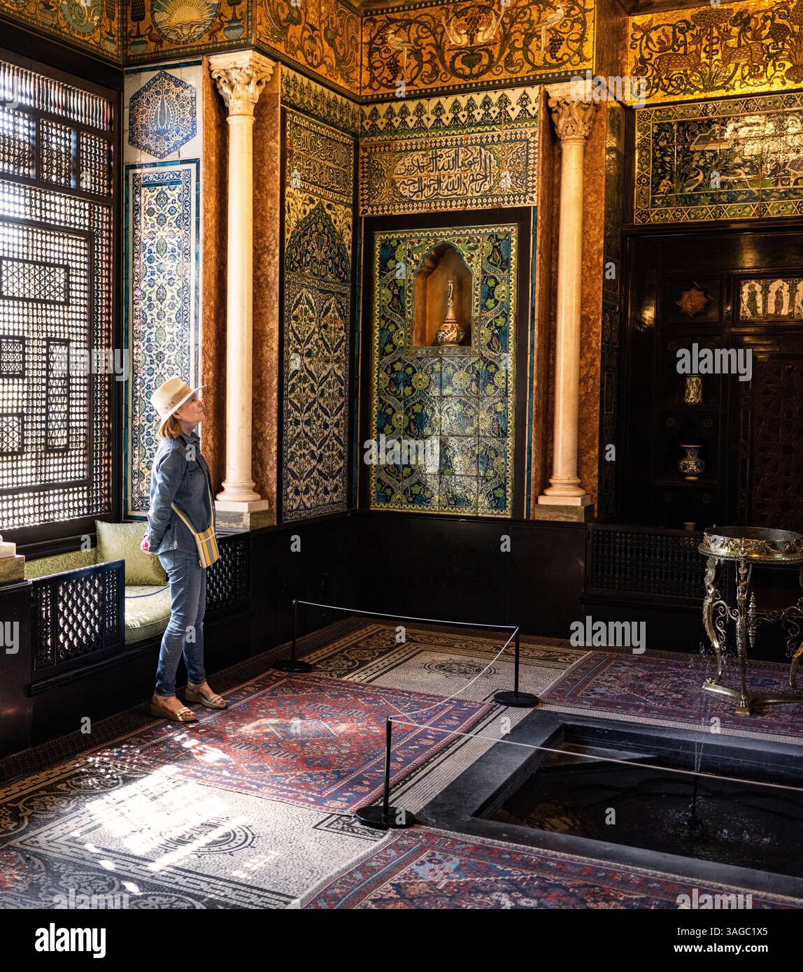 Interior of Leighton House, Holland Park Road, Kensington, London; home ...