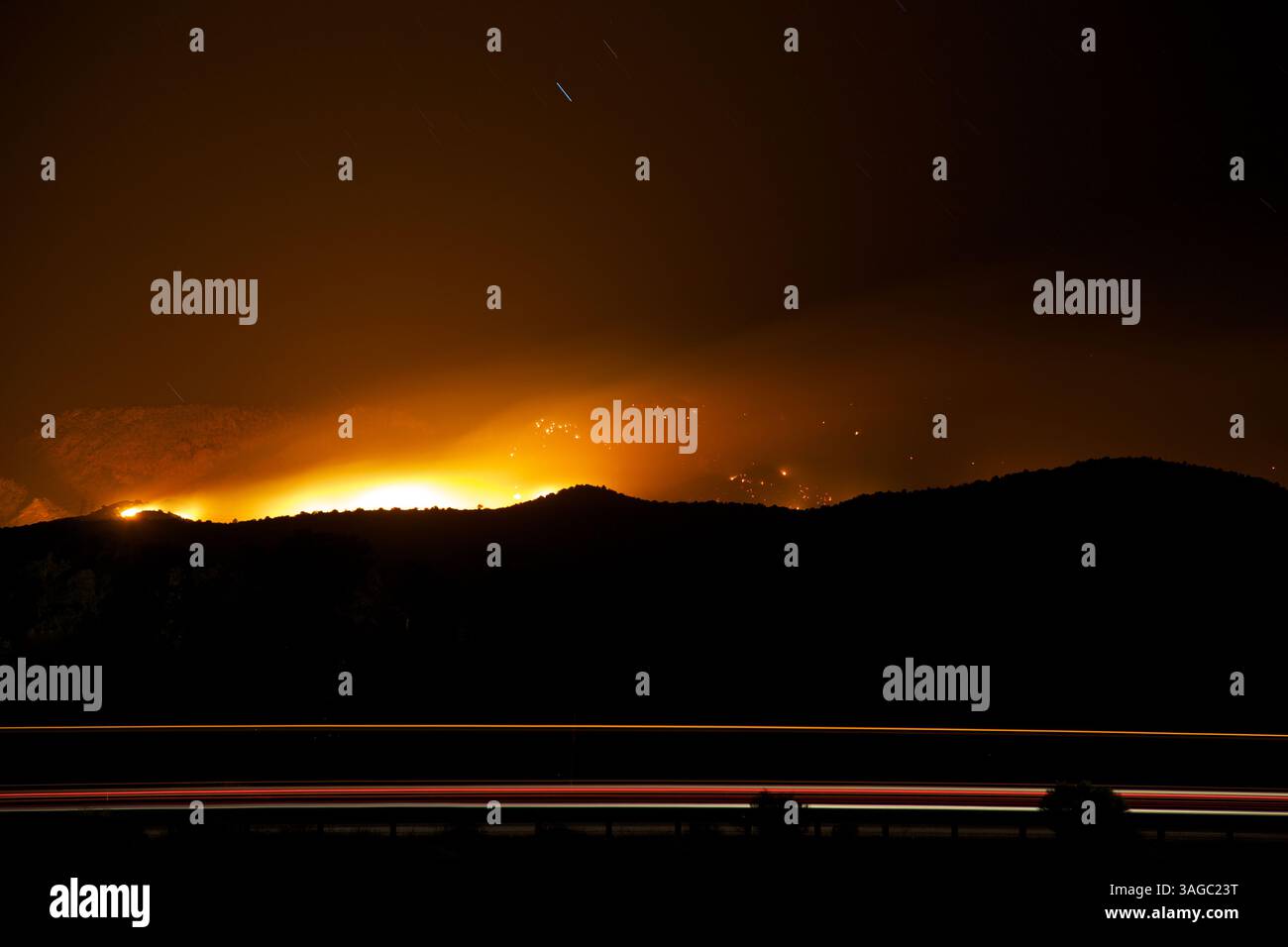 May 19, 2012 - Payson, Arizona, U.S. - The larger flames, moving closer ...