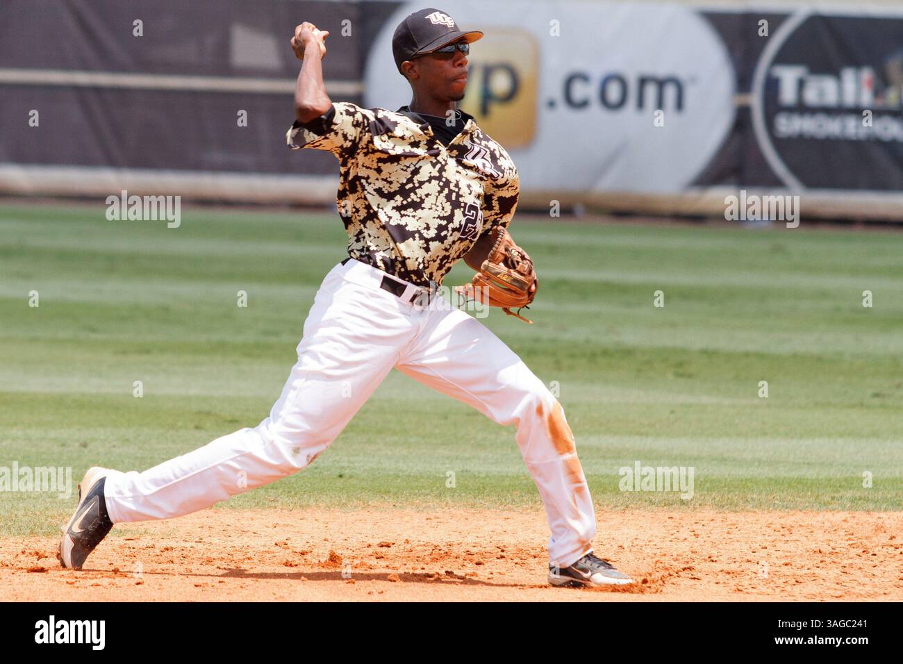 May 19, 2012 - Orlando, Florida, U.S. - UCF Knight DARNELL SWEENEY (21 ...