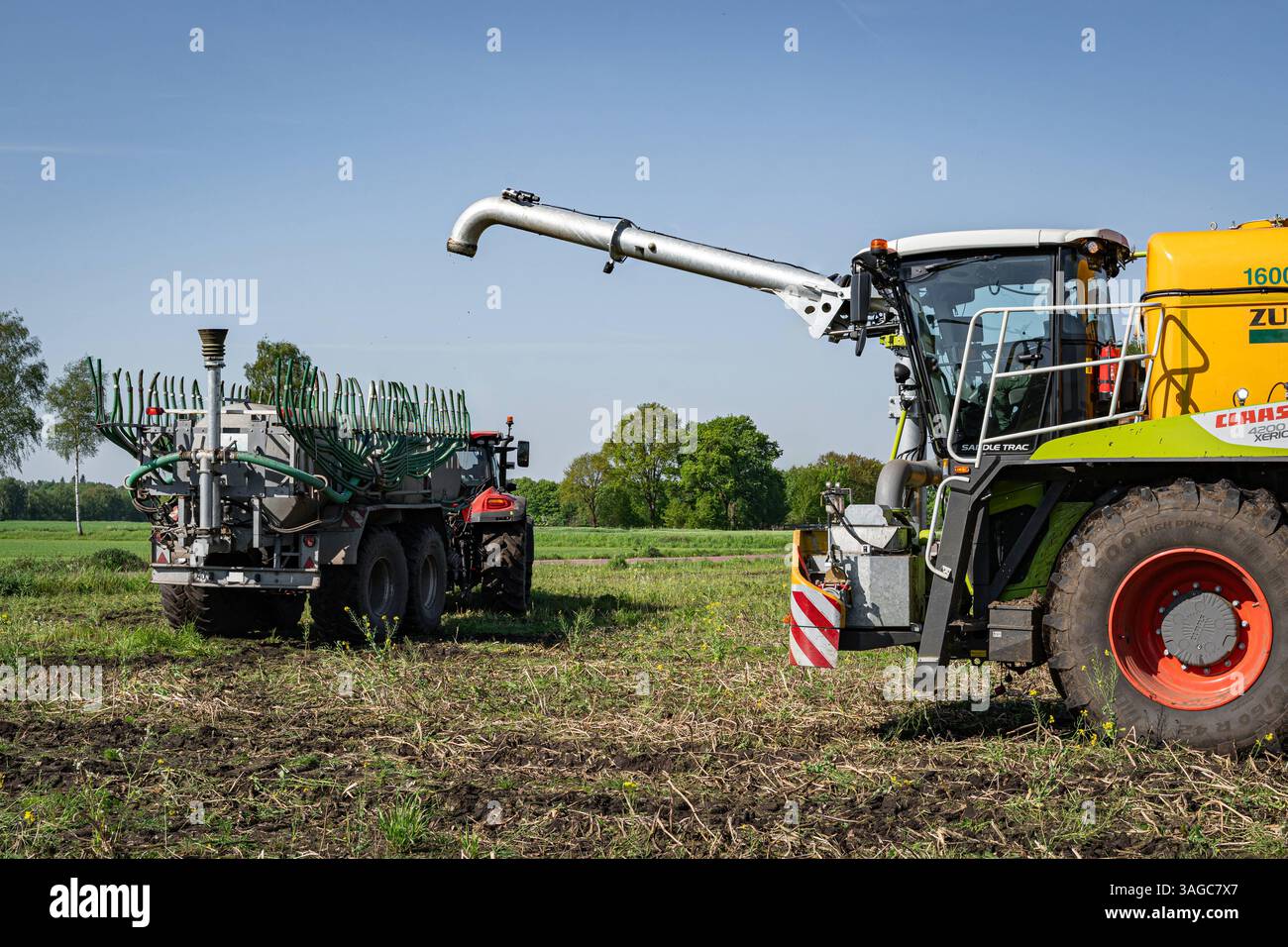 Gülle Selbstfahrer Zunhammer ZUNI-X-TRAC 1600 Aufbau auf Claas Xerion ...