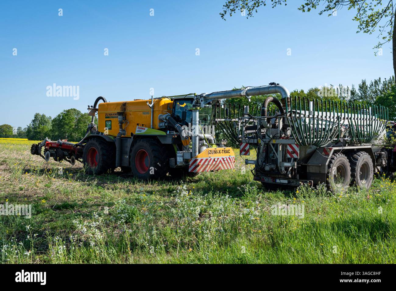 Gülle Selbstfahrer Zunhammer ZUNI-X-TRAC 1600 Aufbau auf Claas Xerion ...