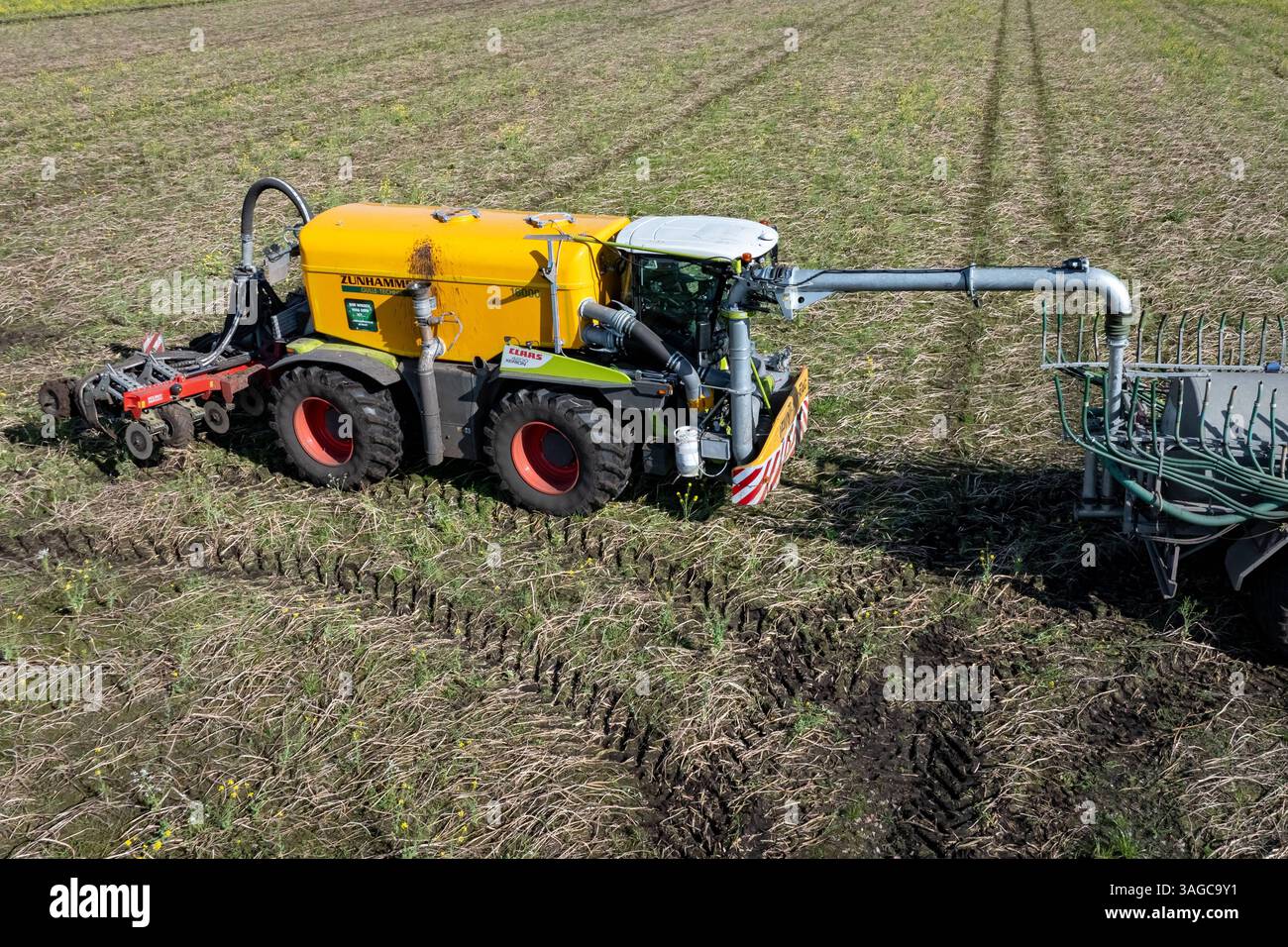Gülle Selbstfahrer Zunhammer ZUNI-X-TRAC 1600 Aufbau auf Claas Xerion ...