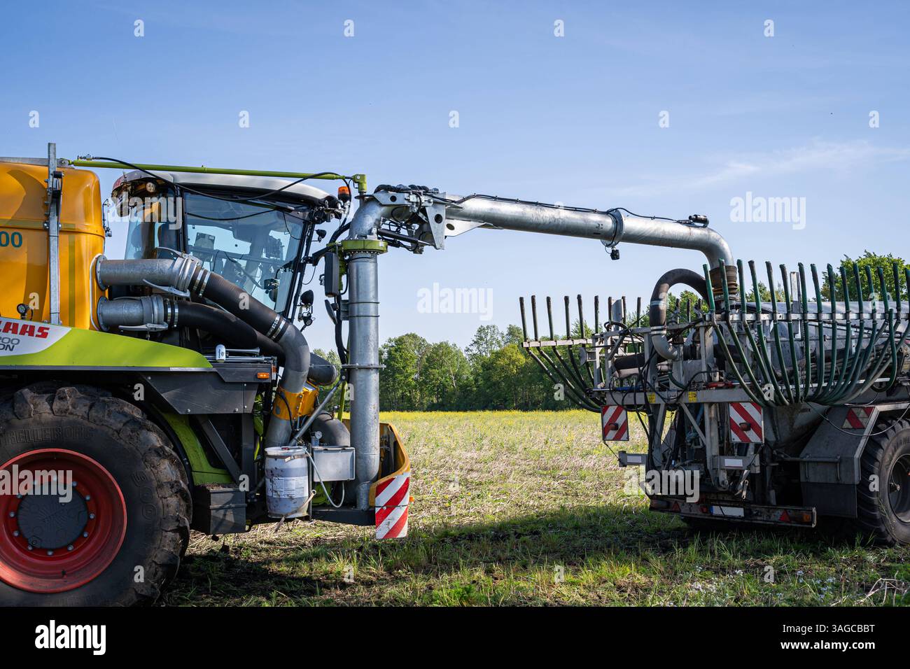Gülle Selbstfahrer Zunhammer ZUNI-X-TRAC 1600 Aufbau auf Claas Xerion ...