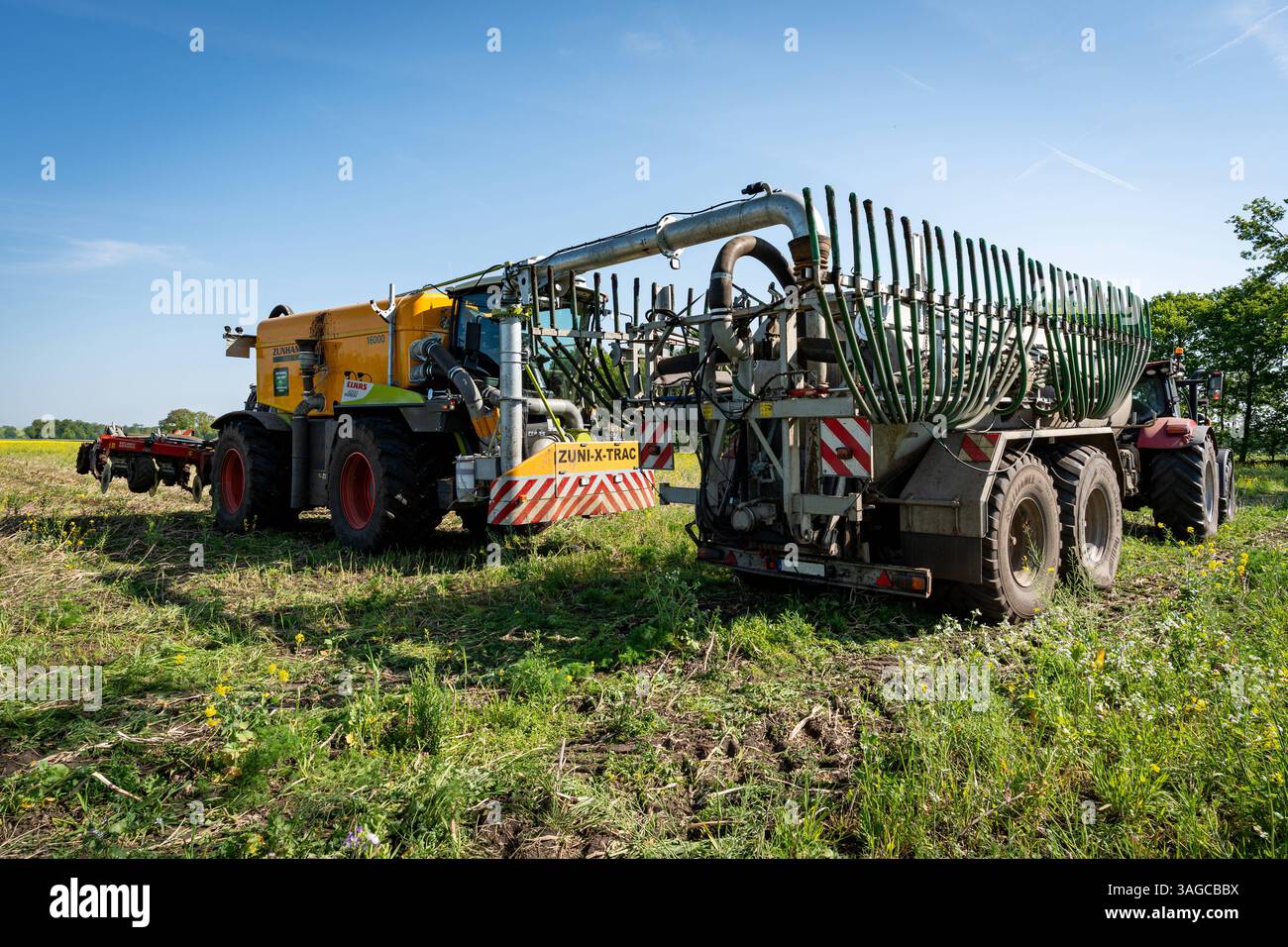 Gülle Selbstfahrer Zunhammer ZUNI-X-TRAC 1600 Aufbau auf Claas Xerion ...