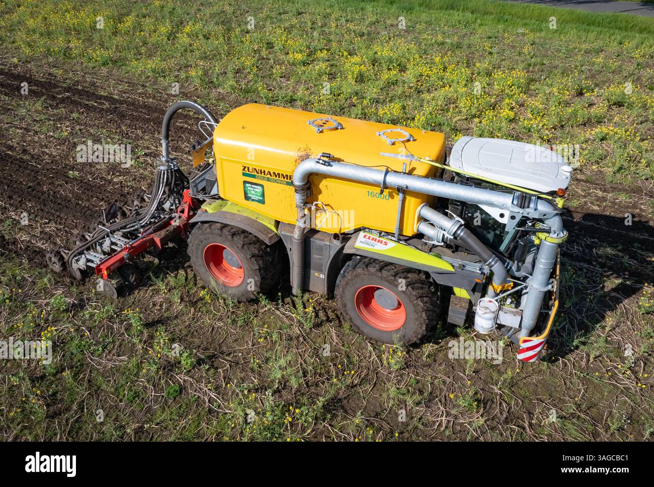 Gülle Selbstfahrer Zunhammer ZUNI-X-TRAC 1600 Aufbau auf Claas Xerion ...