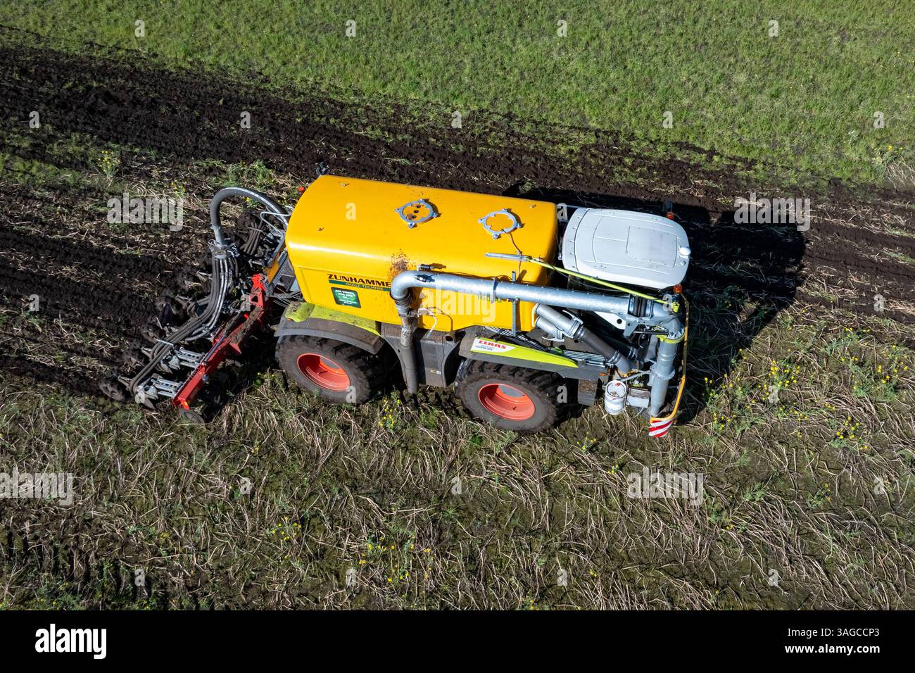 Gülle Selbstfahrer Zunhammer ZUNI-X-TRAC 1600 Aufbau auf Claas Xerion ...