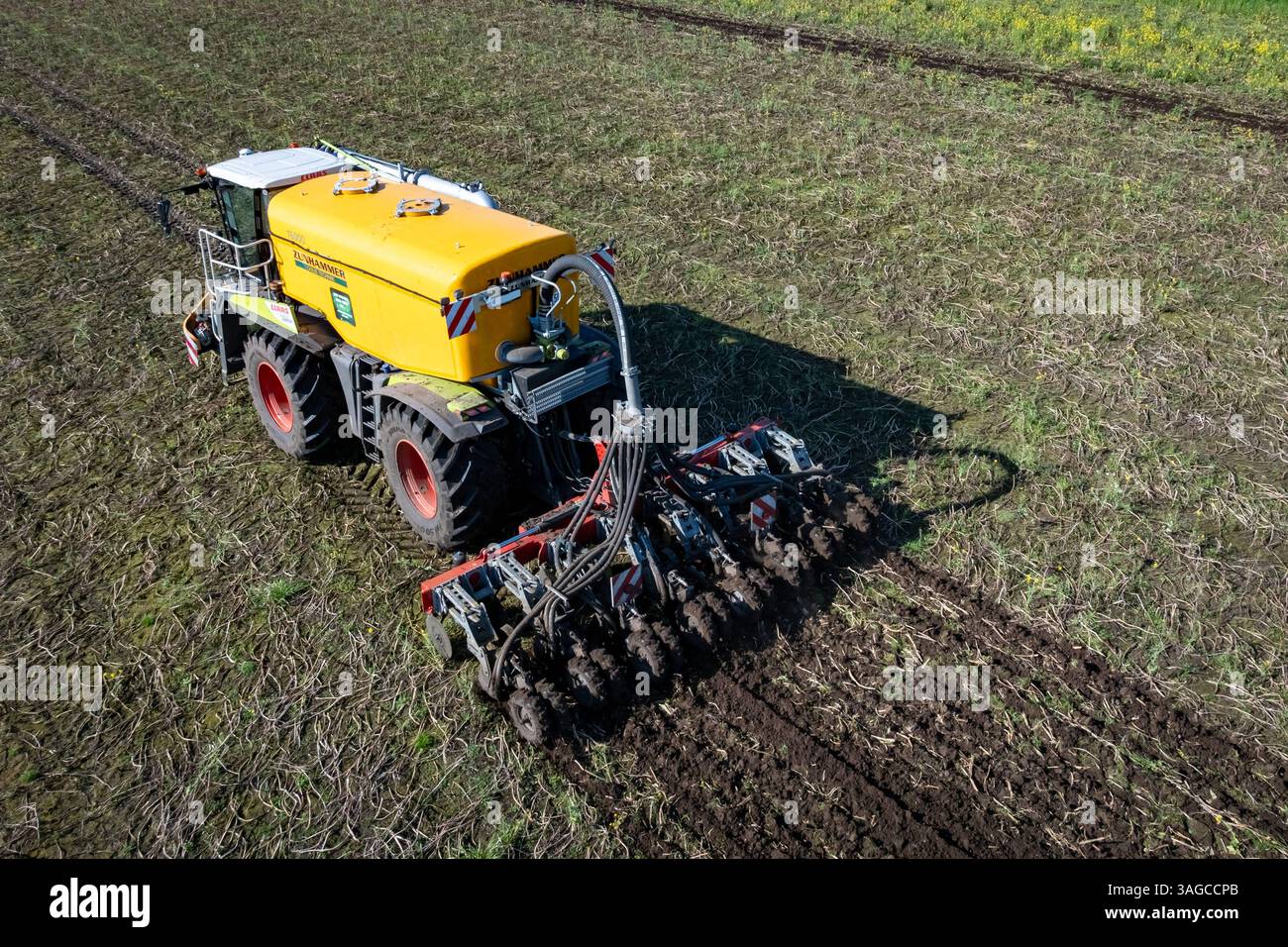 Gülle Selbstfahrer Zunhammer ZUNI-X-TRAC 1600 Aufbau auf Claas Xerion ...