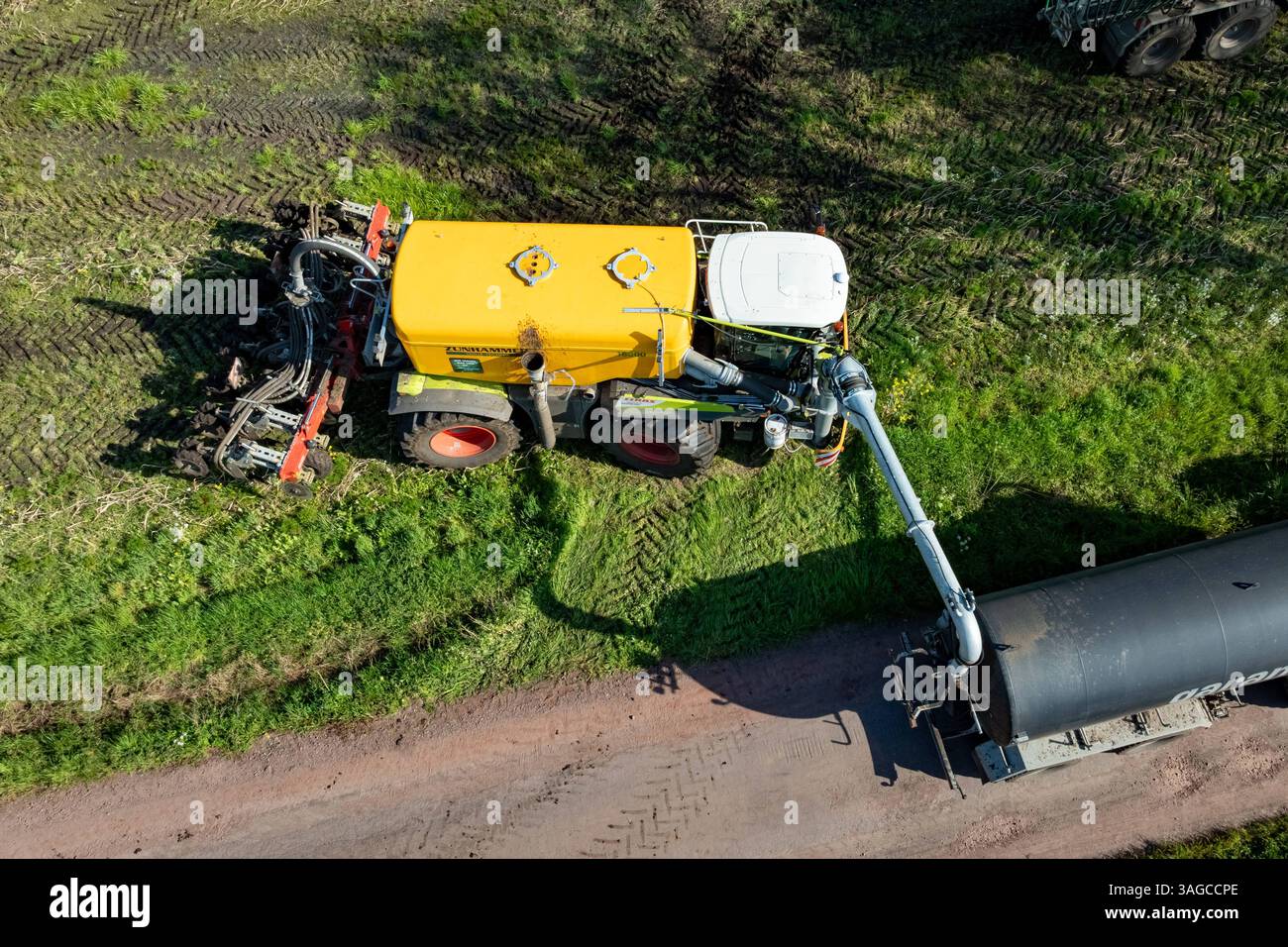 Gülle Selbstfahrer Zunhammer ZUNI-X-TRAC 1600 Aufbau auf Claas Xerion ...