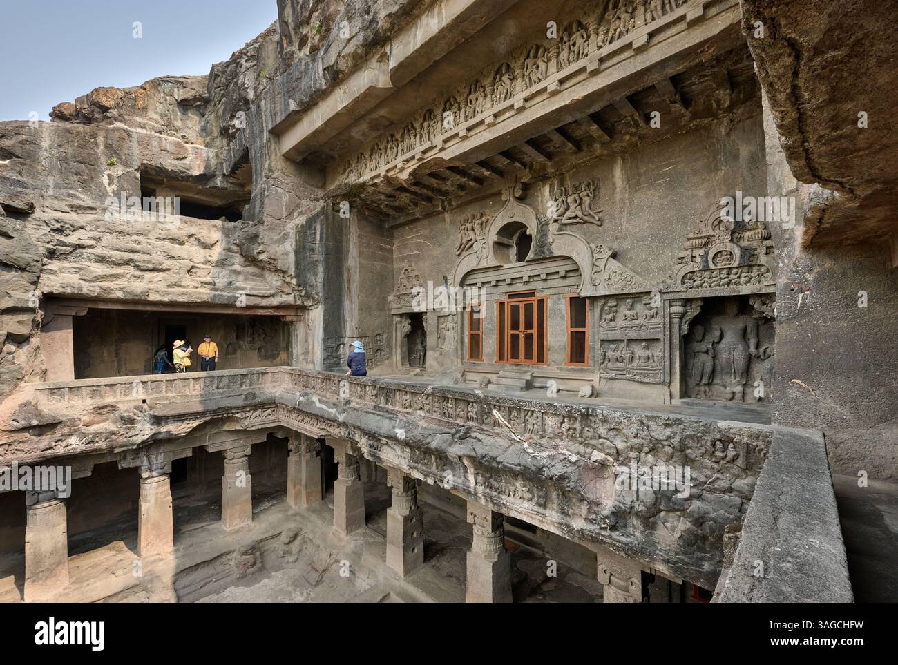 Ellora Chaitya Cave No. 10, Ellora Hoehlen, Facade outside Vishvakarma ...