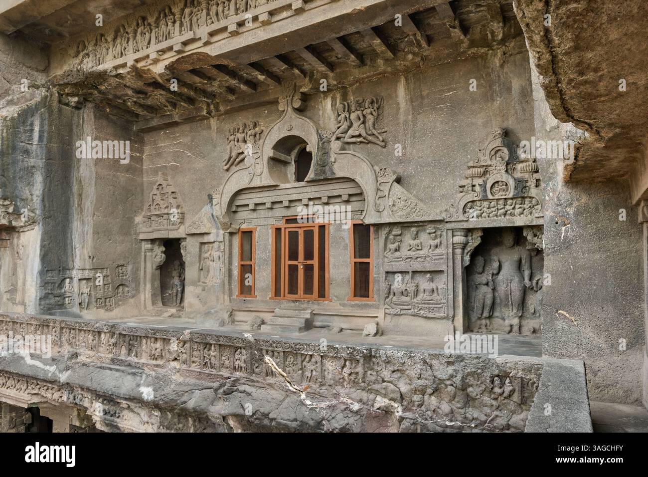Ellora Chaitya Cave No. 10, Ellora Hoehlen, Facade outside Vishvakarma ...