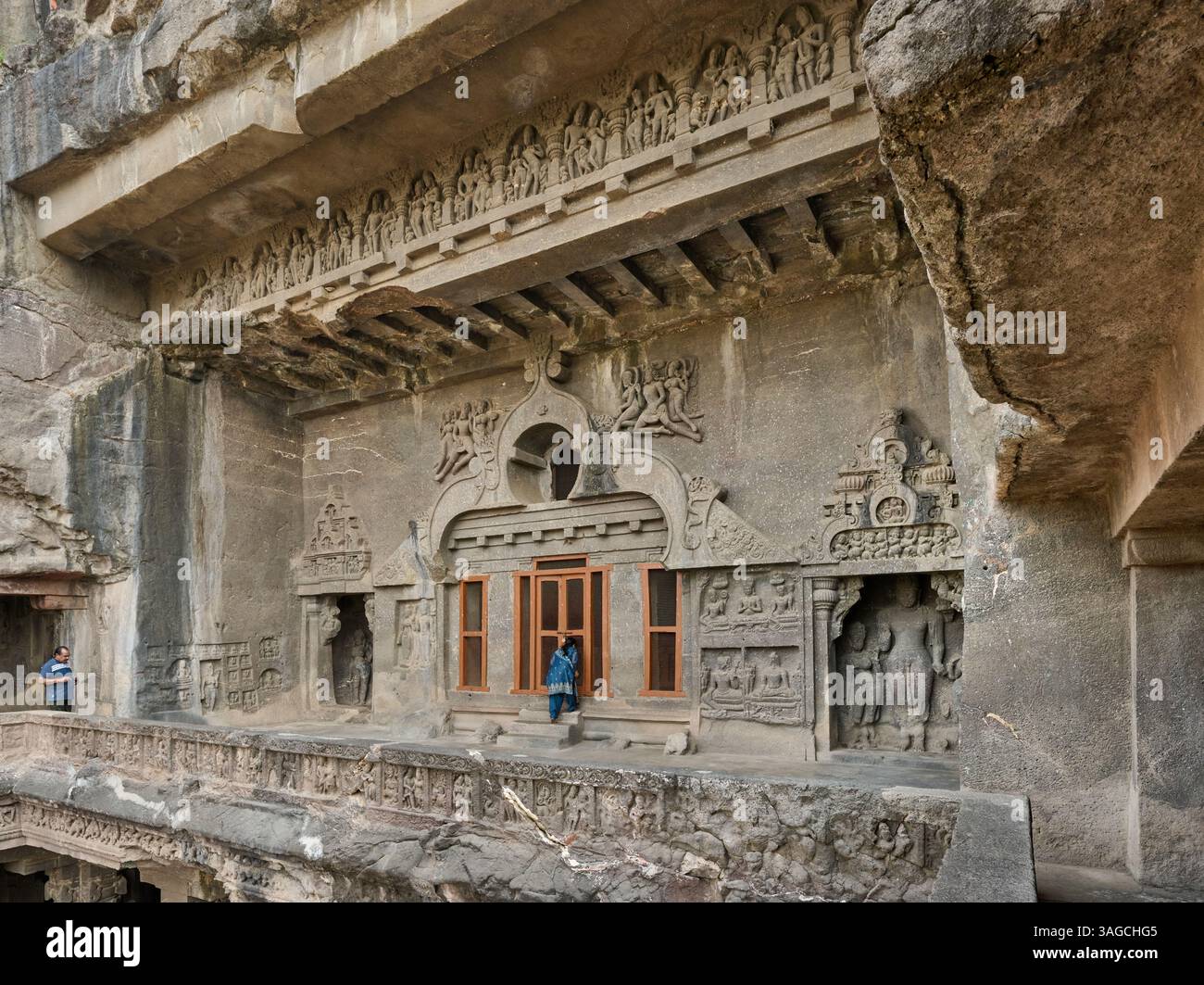 Ellora Chaitya Cave No. 10, Ellora Hoehlen, Facade outside Vishvakarma ...