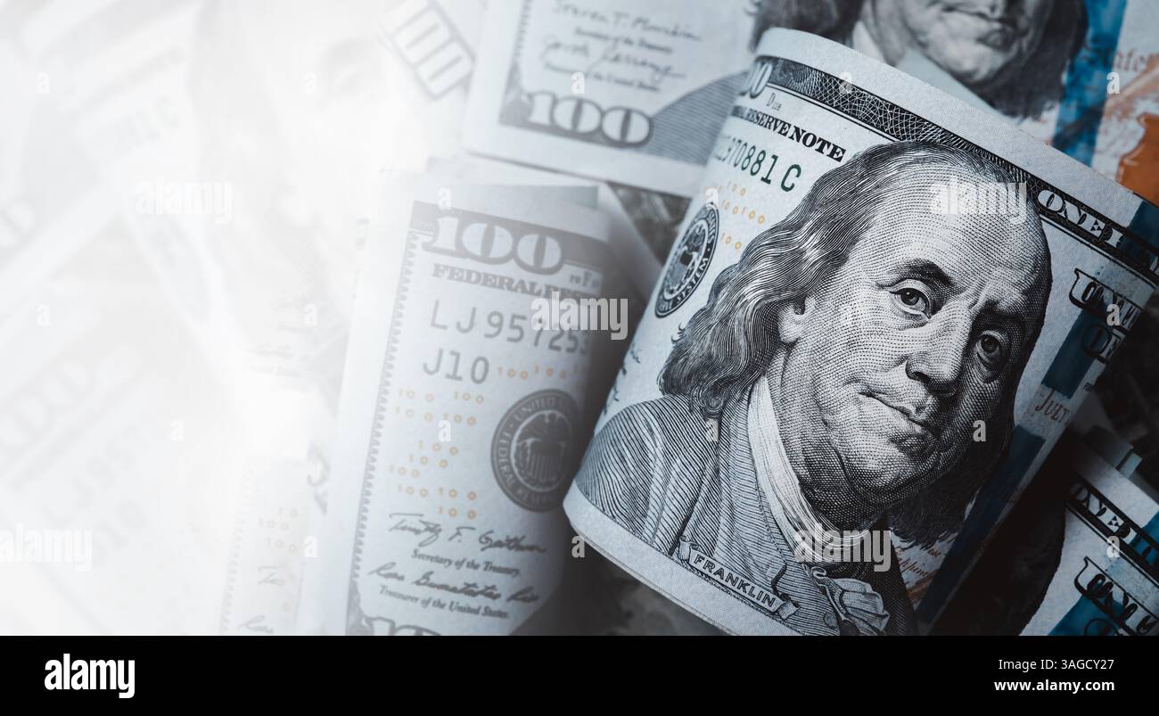 100 dollars bill banknote with Benjamin Franklin's portrait image ...