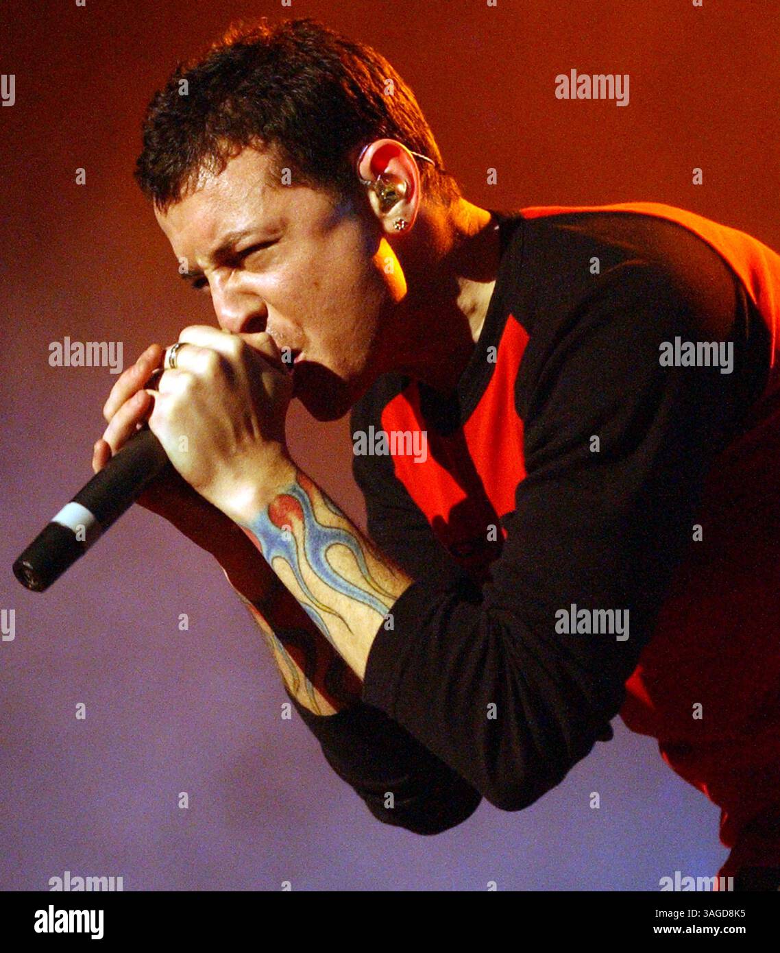 Jan 18, 2004; Uniondale, MA, USA; Singer CHESTER BENNINGTON of Linkin ...