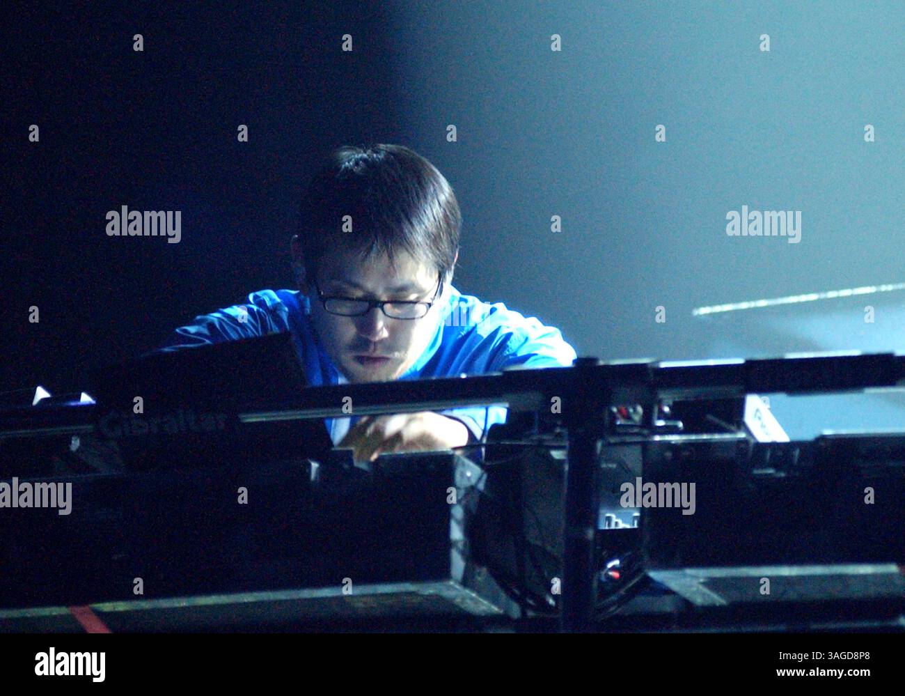 Jan 18, 2004; Uniondale, MA, USA; DJ JOSEPH HAHN of Linkin Park ...