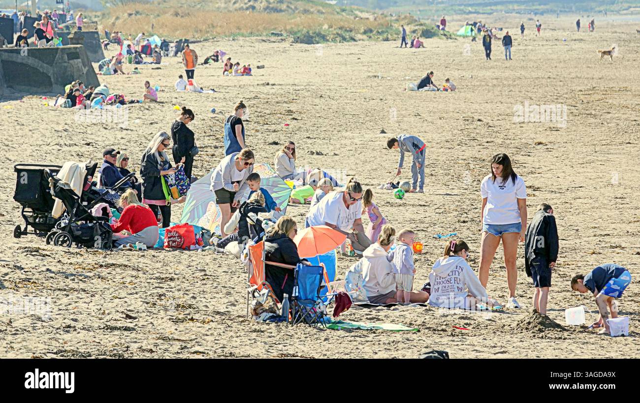 Ayr, Scotland, UK. 8th April, 2025. UK Weather: Spring sees summer ...