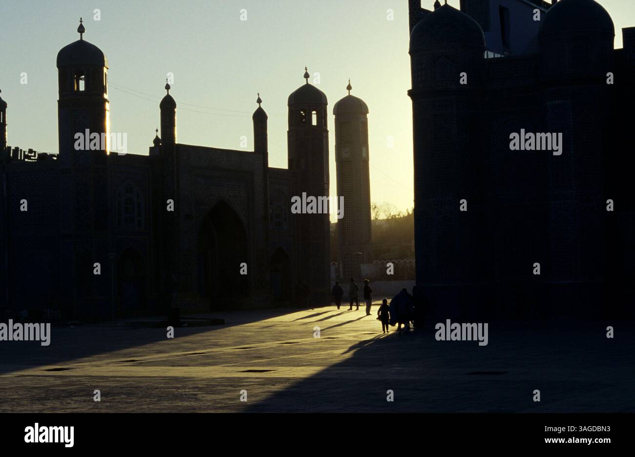 Nov 20, 2005 - Mazar-i-sharif, Uruzgan, Afghanistan - Afghanistan ...