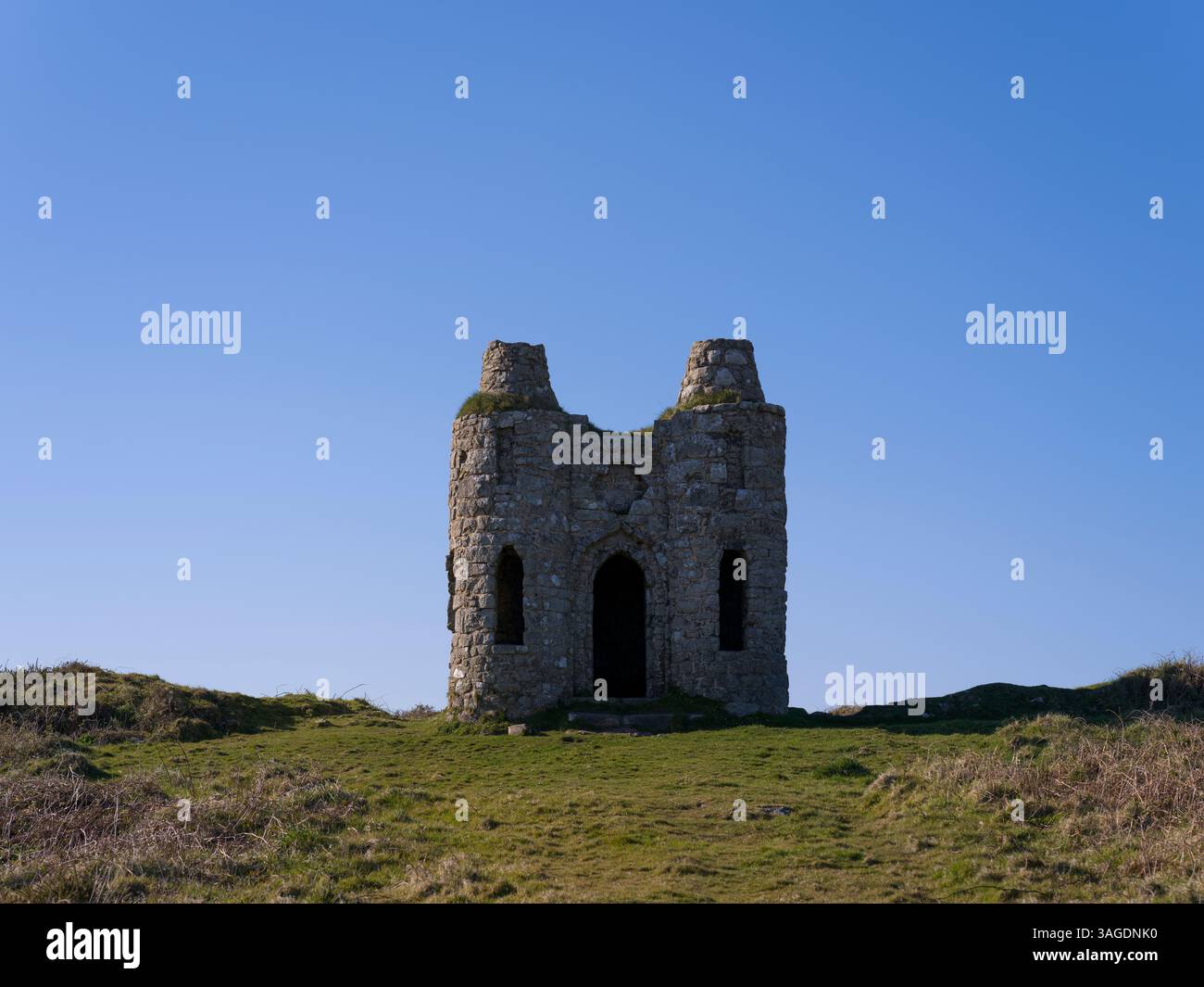 Rogers Tower Folly Castle and Dina’s Penwith Cornwall Stock Photo - Alamy