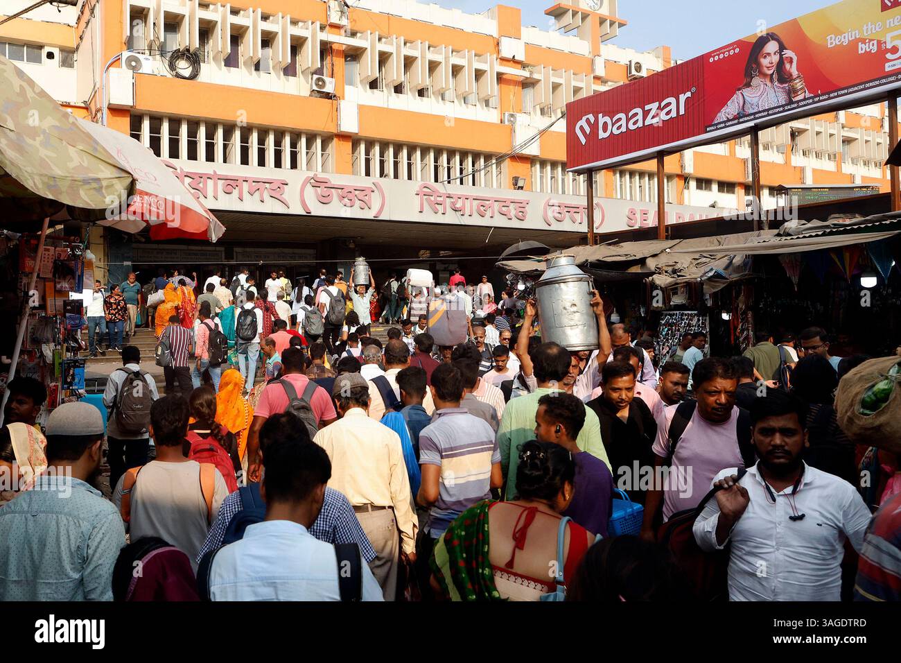 Sealdah railway station in Kolkata, West Bengal, India Stock Photo - Alamy