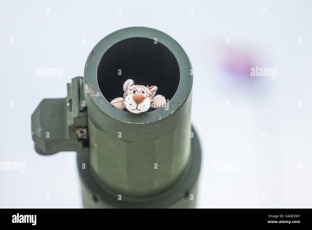 Zagreb, Croatia. 08th Apr, 2025. An international exhibition of arms ...