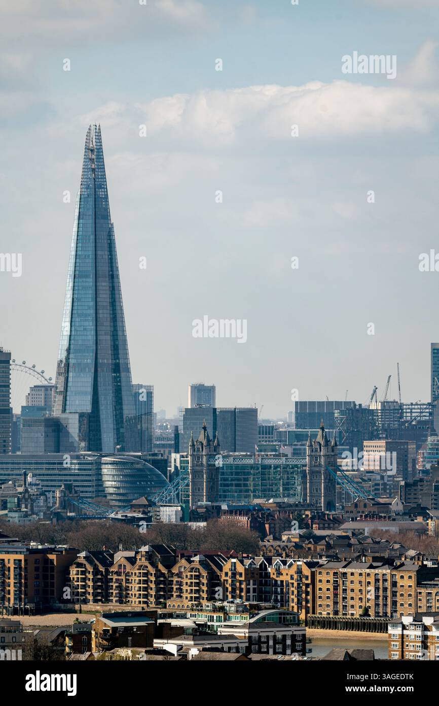 View of The shard a.k.a. London Bridge Tower from Canary Wharf rooftop ...