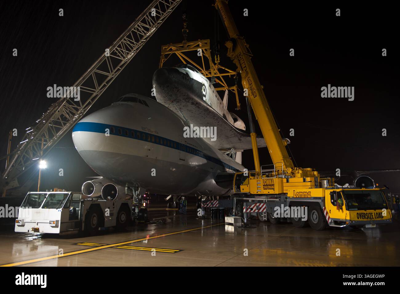 April 18, 2012 - Sterling, Virginia, U.S. - NASA 747 Shuttle Carrier ...