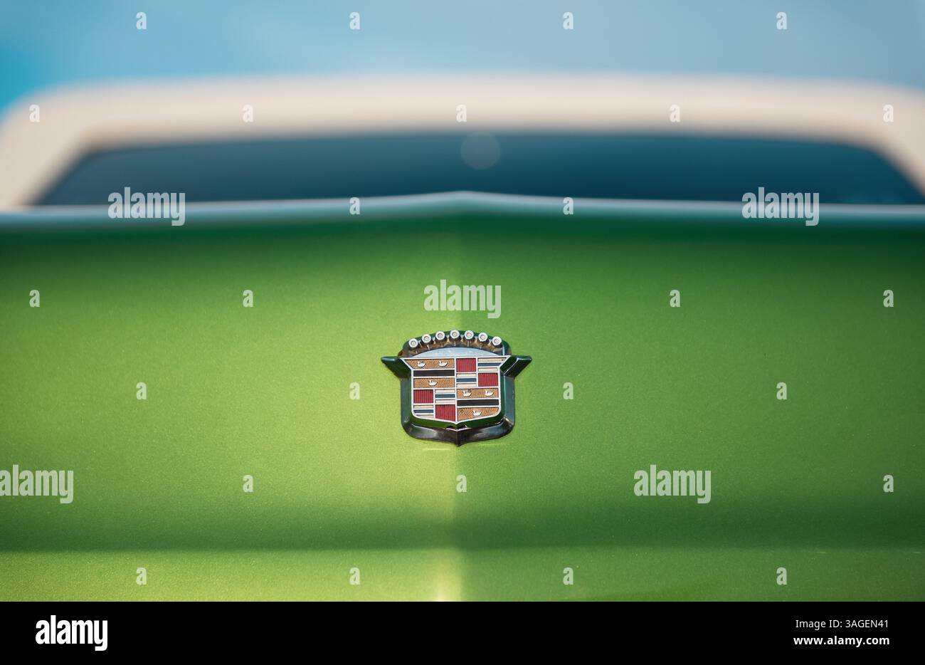 Cadillac deville logo hi-res stock photography and images - Alamy
