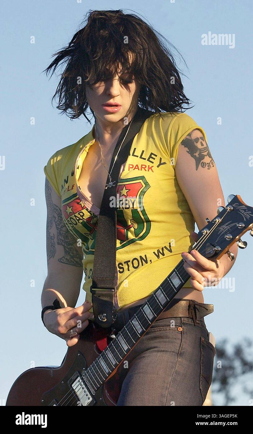The distillers concert hi-res stock photography and images - Alamy