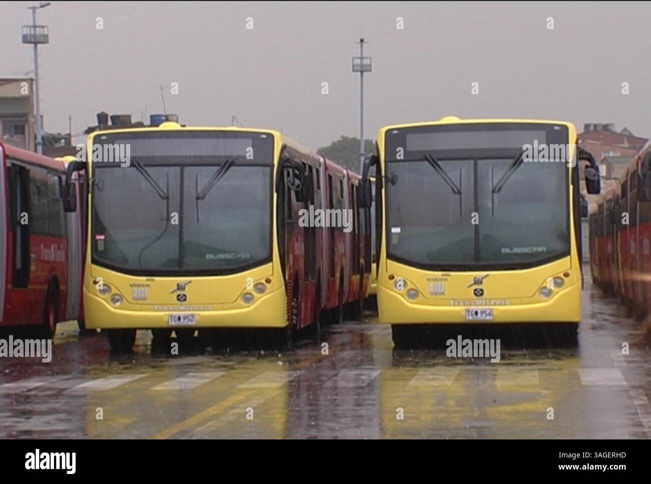 Transmilenios hi-res stock photography and images - Alamy