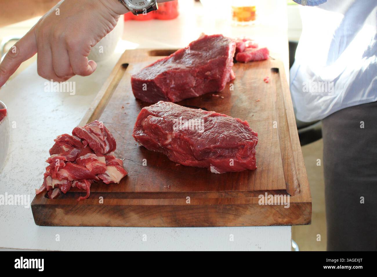 Butcher cutting raw meat in hi-res stock photography and images - Alamy