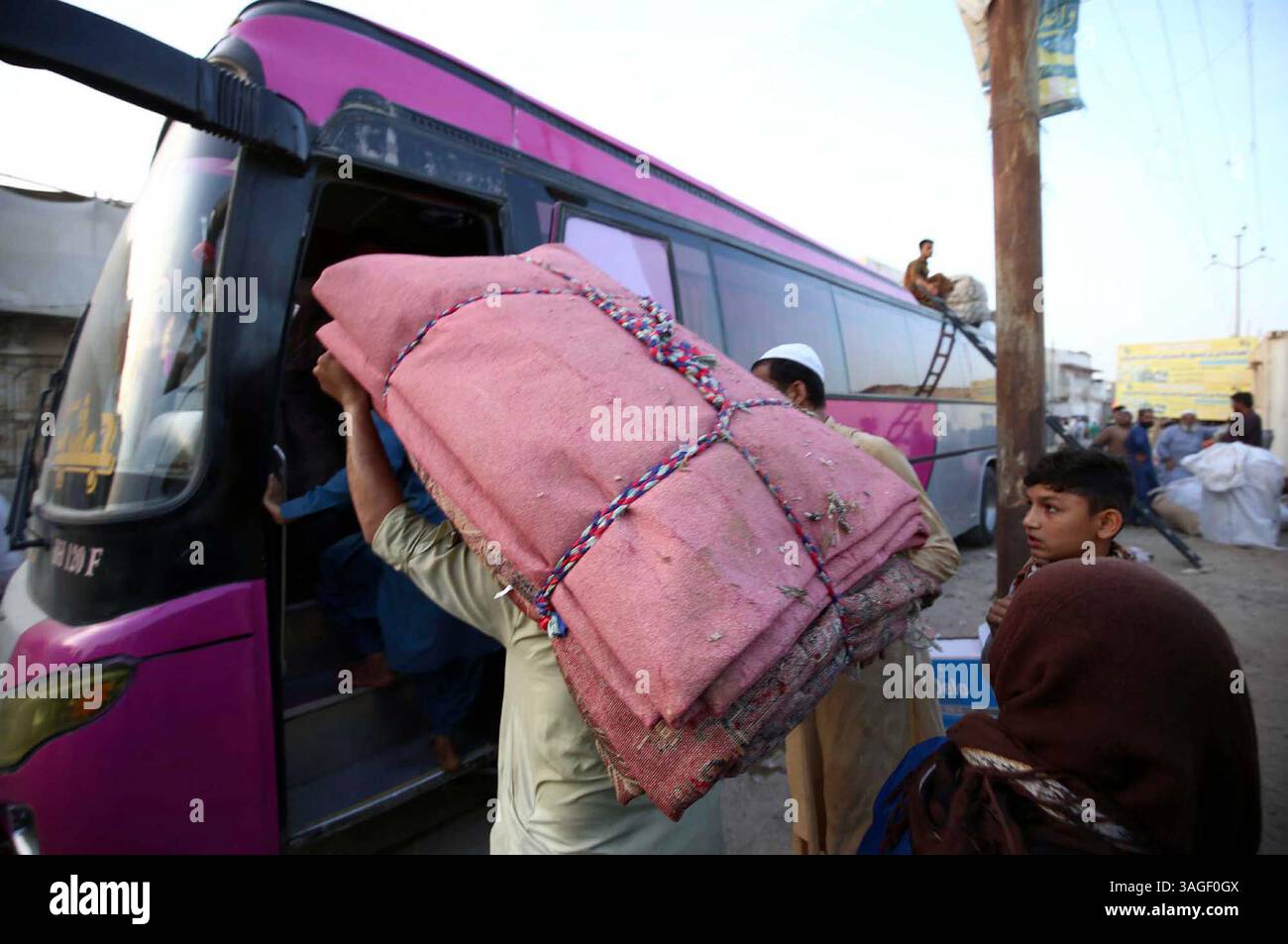 Afghani people are boarding on bus to depart for their homeland ...