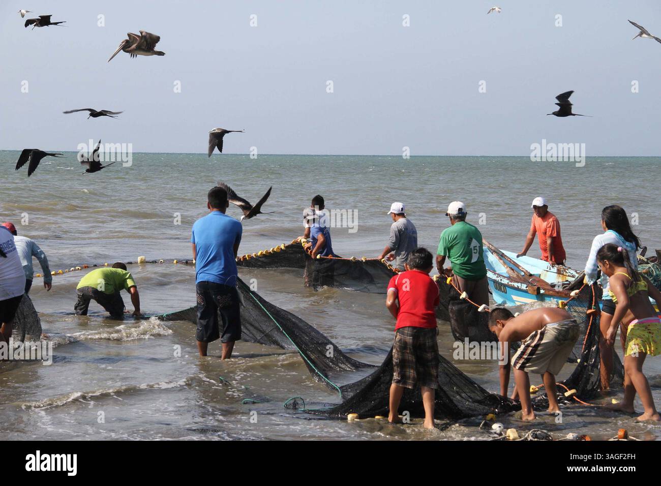 Pesca ecuador hi-res stock photography and images - Alamy