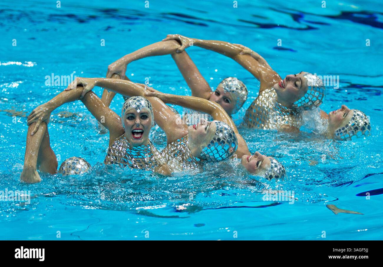 Synchronized swimming and olympics 2012 hi-res stock photography and ...