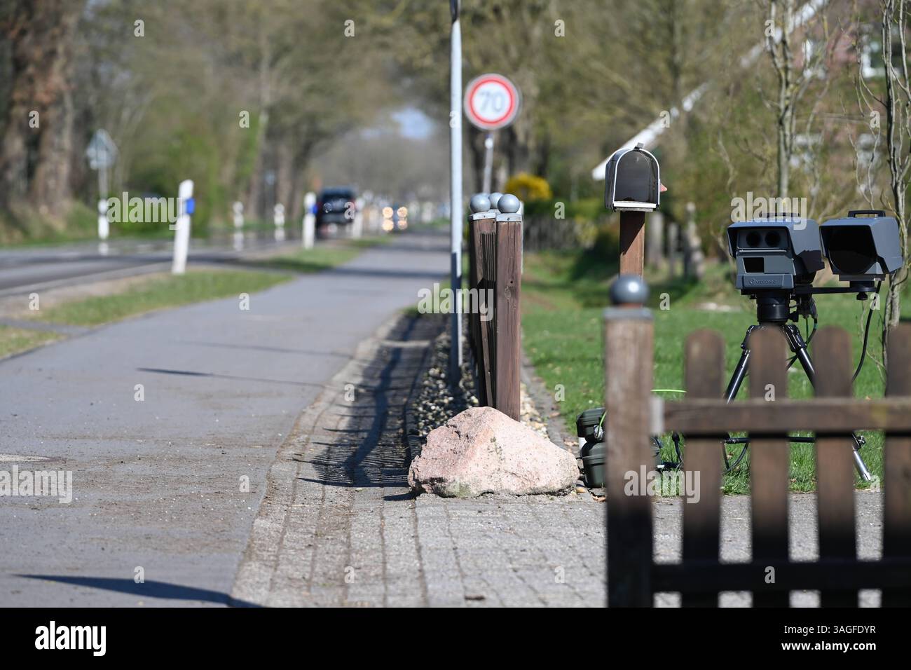 Bundesweiter Blitzermarathon 2025 Eine mobile Messeinheit des Typs ...