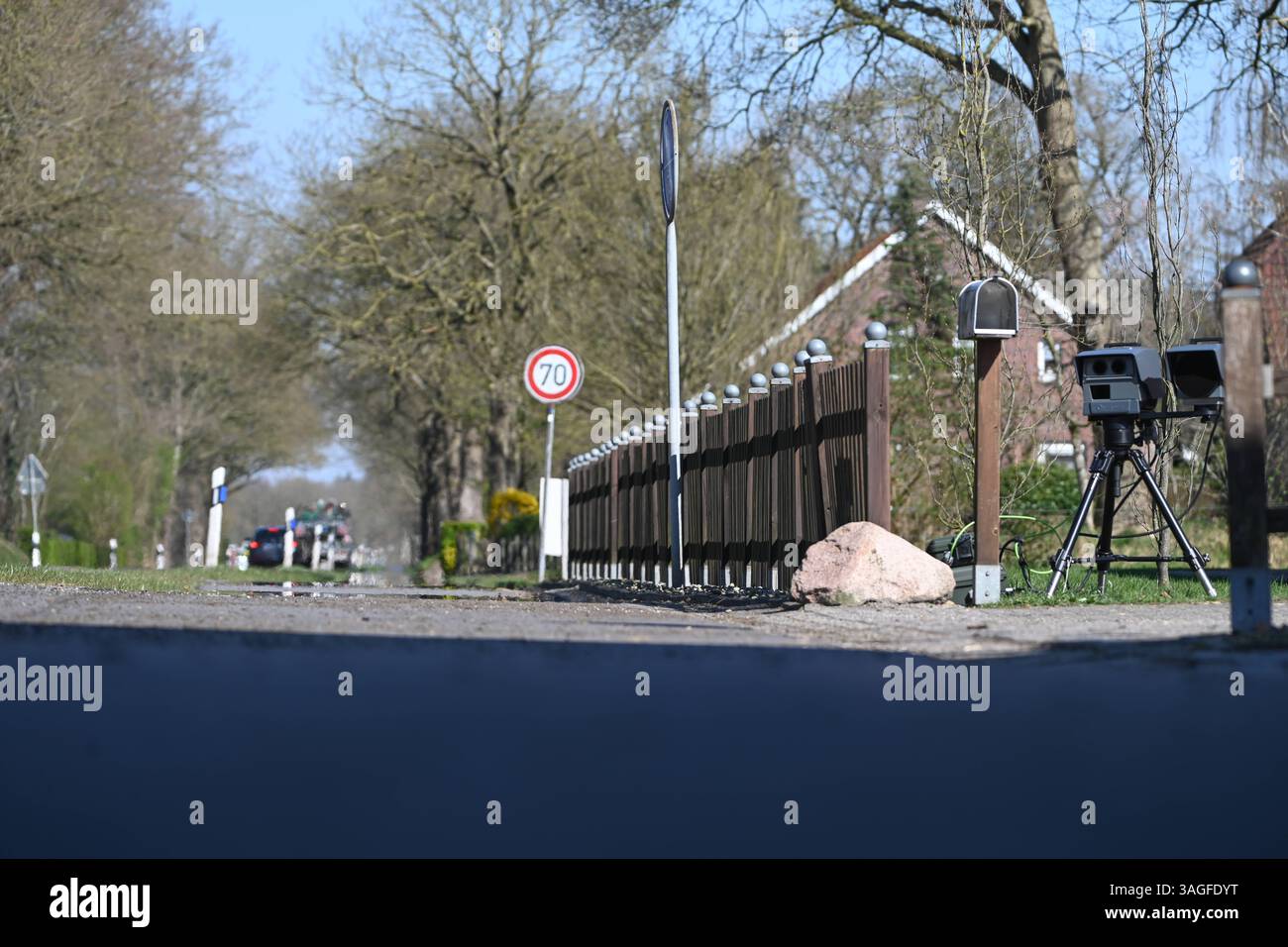 Bundesweiter Blitzermarathon 2025 Eine mobile Messeinheit des Typs ...