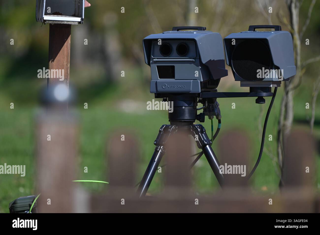 Bundesweiter Blitzermarathon 2025 Eine mobile Messeinheit des Typs ...