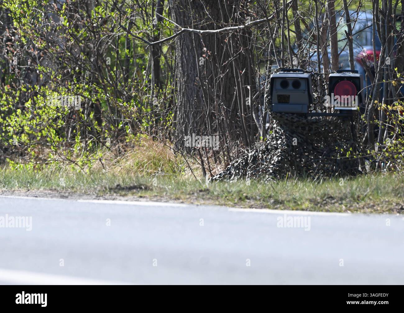 Bundesweiter Blitzermarathon 2025 Eine mobile Messeinheit des Typs ...
