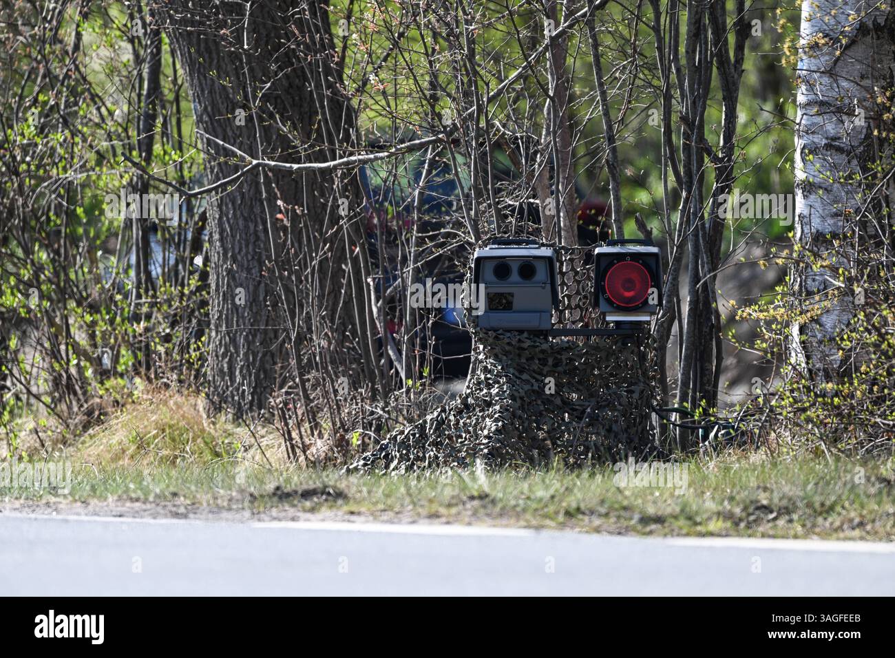 Bundesweiter Blitzermarathon 2025 Eine mobile Messeinheit des Typs ...