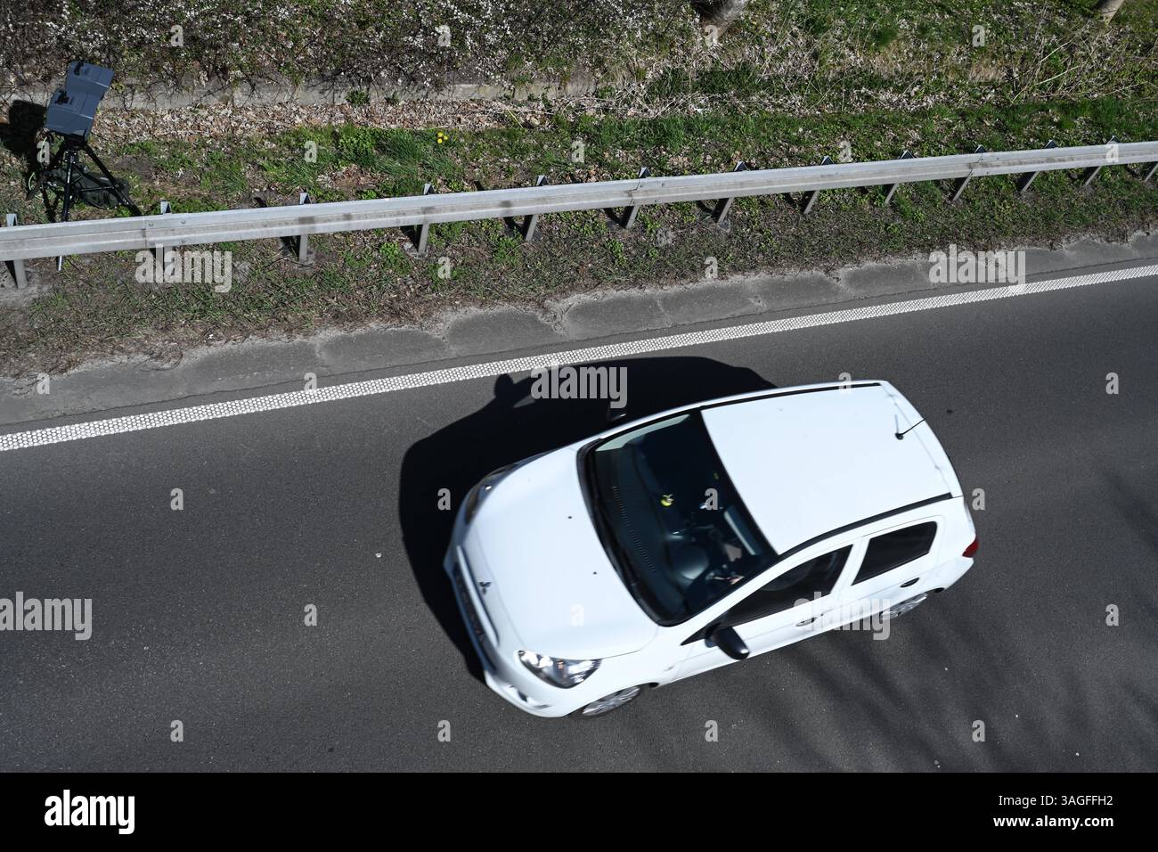 Bundesweiter Blitzermarathon 2025 Eine mobile Messeinheit des Typs ...