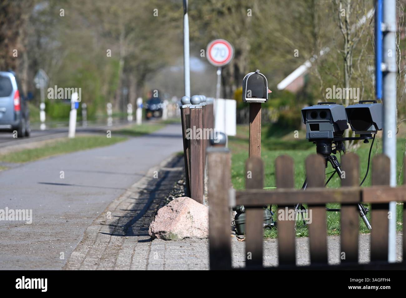 Bundesweiter Blitzermarathon 2025 Eine mobile Messeinheit des Typs ...