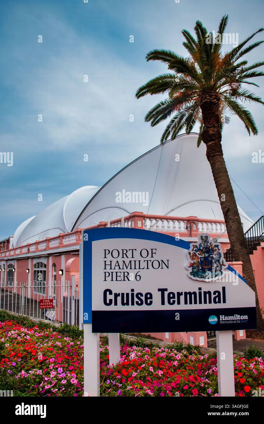 Hamilton bermuda cruise ship terminal hi-res stock photography and ...