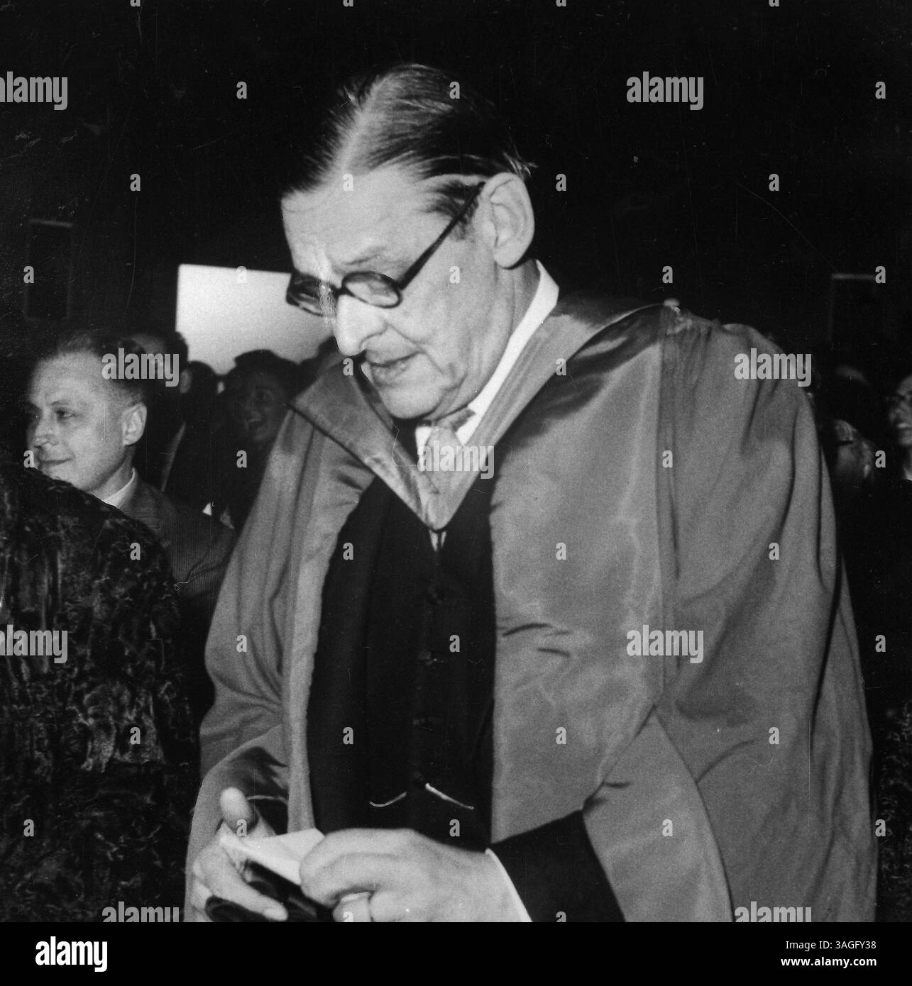 Wearing a toga Black and White Stock Photos & Images - Alamy