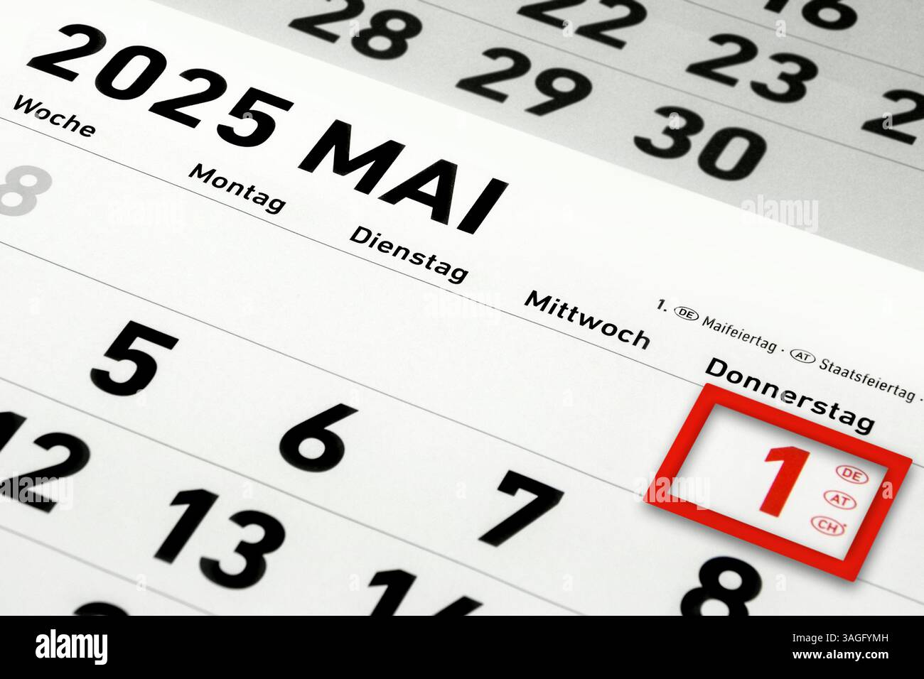 Deutscher Kalender 1. Mai 2025 Tag der Arbeit Maifeiertag Stock Photo ...