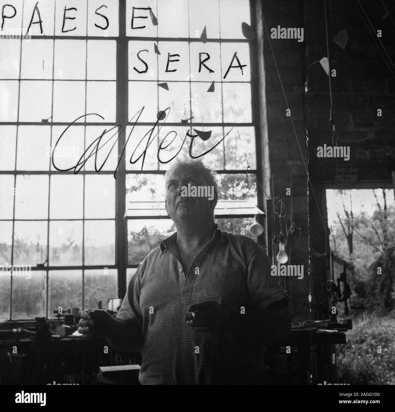 American sculptor Alexander Calder in his studio, 1950s Stock Photo - Alamy