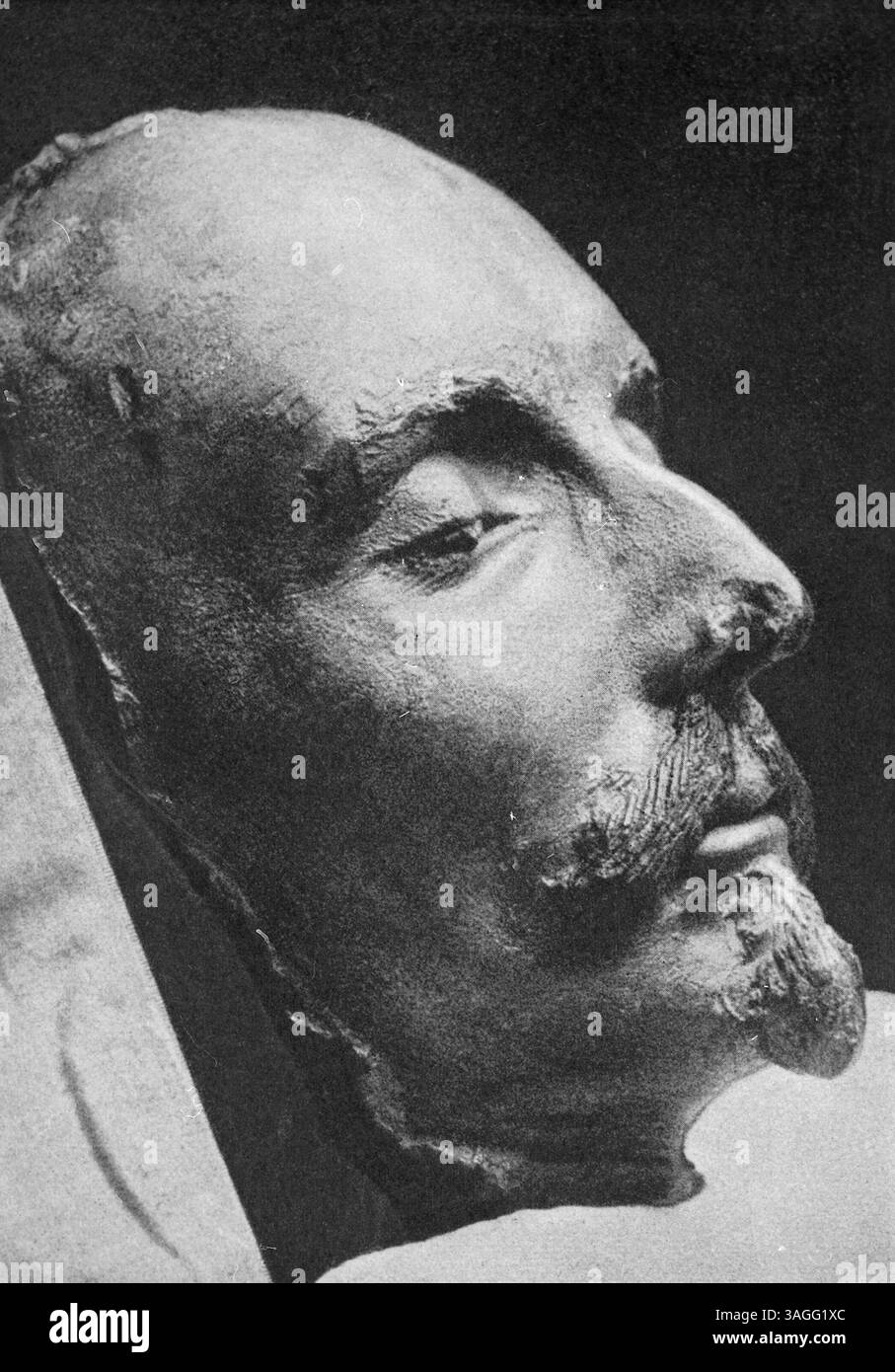 Profile Funeral mask of English playwright William Shakespeare, 1600s ...
