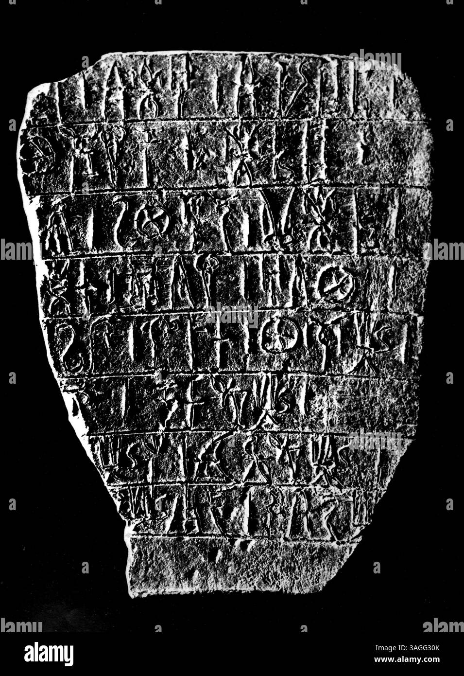 Linear b tablet from knossos hi-res stock photography and images - Alamy