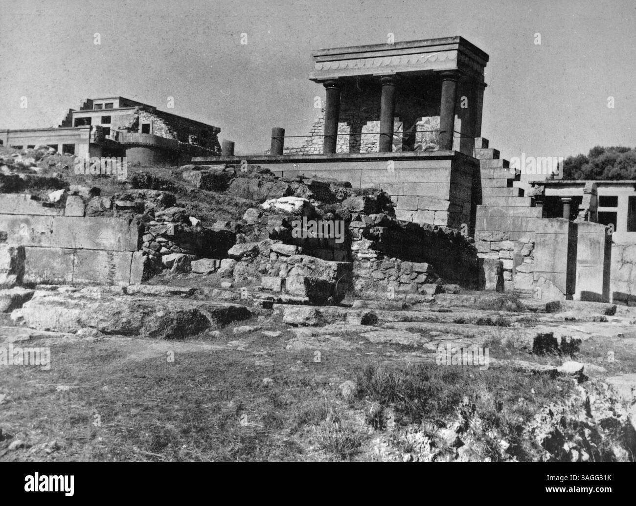 Knossos Palace, Greece, view of the watchtower Stock Photo - Alamy